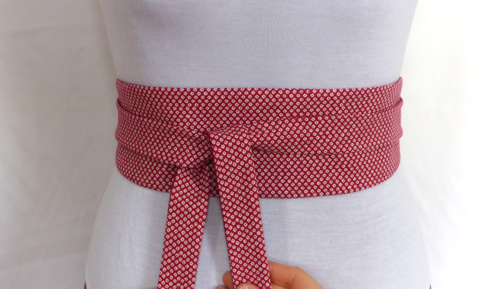 How to Make a Simple Knot on your Obi - Polina Couture